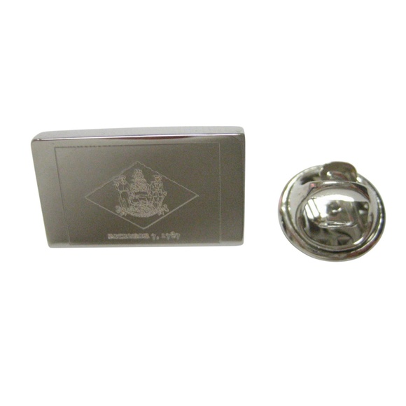 Kiola Designs | Accessories | Silver Toned Etched Delaware State Flag ...